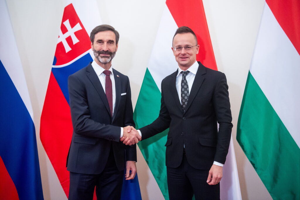 Slovensko a Maďarsko avizujú veto pre nový migračný pakt EÚ. Blanár ...