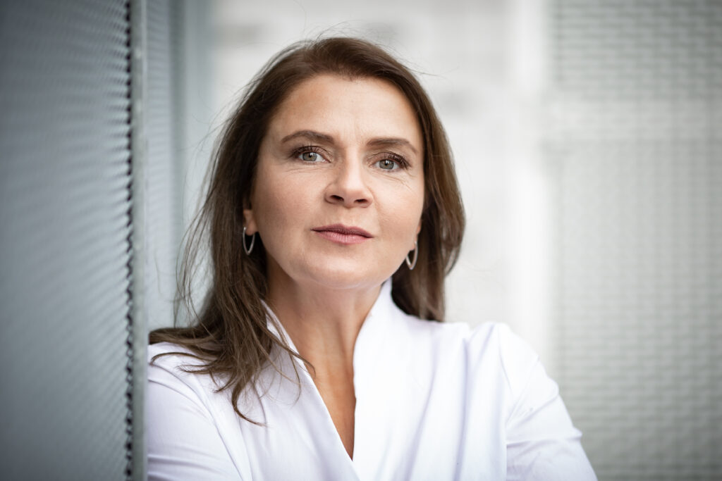 Štandard - Birgit Kelle: Dieťa sa dá kúpiť za 53-tisíc eur. Nikto sa ...