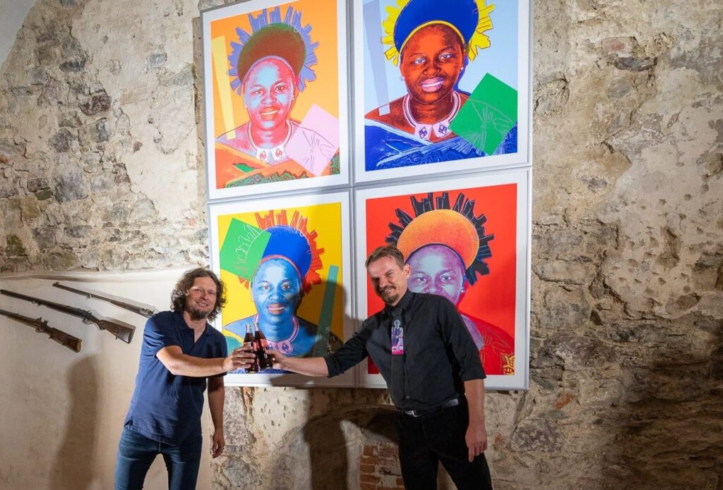 Kráľovská edícia Andyho Warhola na hrade Ľubovňa. Kochať sa môžete do ...