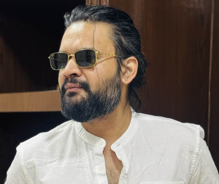 Raper a exmoderátor spojili v Nepále sily pred voľbami